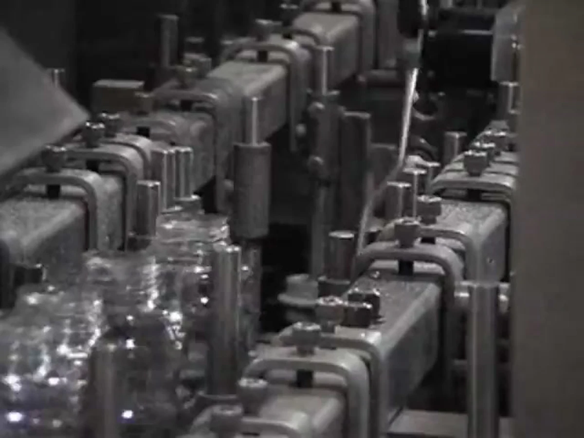 Anderson Erickson Dairy of Des Moines: Labeling room | Packaging World